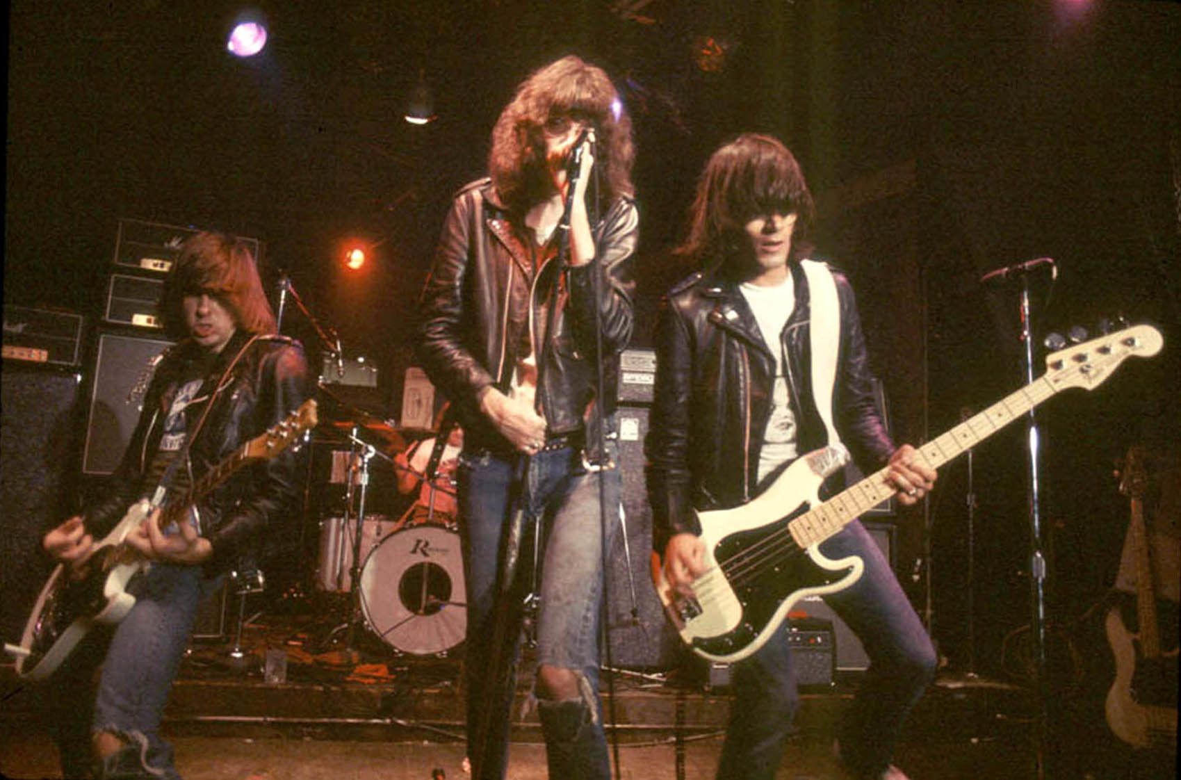 The Ramones: "Merry Christmas (I Don’t Want To Fight Tonight)" - Pop ...